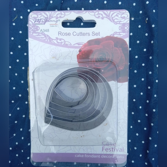 mi jiang | Kitchen | Rose Cutter Set | Poshmark